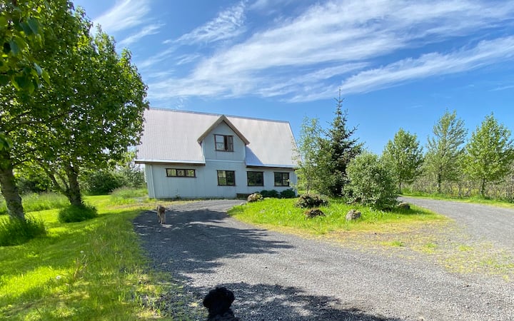ÁSkot Farmhouse -A Cozy Country Retreat-southcoast - Islande