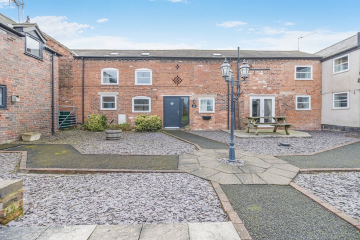 Dairy Cottage - Spacious 3 Bedroom On A Rural Farm - Wrexham