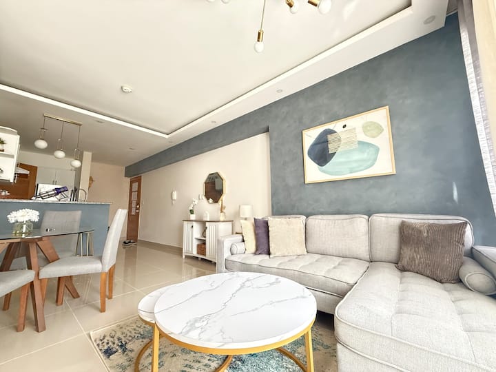Cozy 2-bedroom Apartment In A Central Area - Karibik