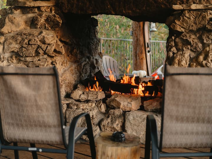 King Bed*fire Pit*50"tv*salt Water Pool*fast Wifi - Eureka Springs, AR