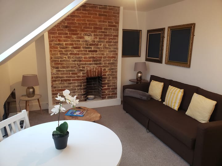 Central Top-floor Apartment, Near All Of Southsea - Portsmouth