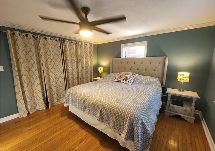 Private Room In Cozy Cleveland Heights Colonial - Cleveland Heights, OH