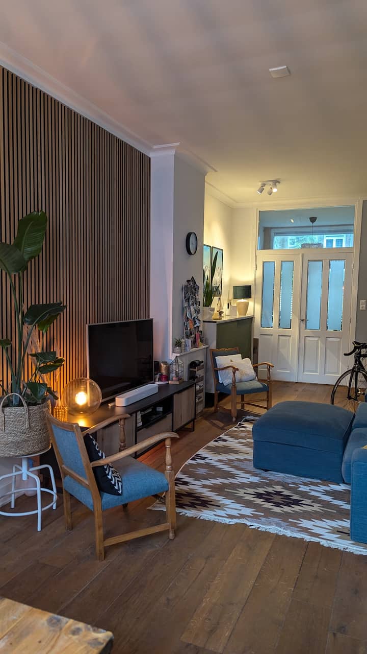 Cozy Centrally Located Home With Workspace - Utrecht