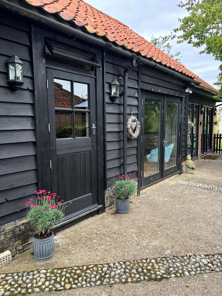 Spacious, One Bedroom Converted Barn - Saffron Walden