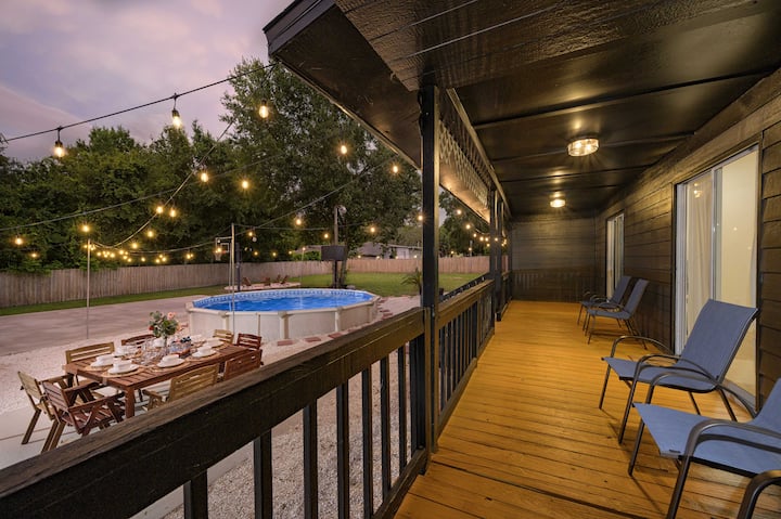 Tampa Retreat: Pool, Game Room, 11 Beds - Tampa, FL