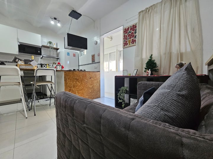 2br Apt W/ Workspace + Fast Wi-fi - Badalona