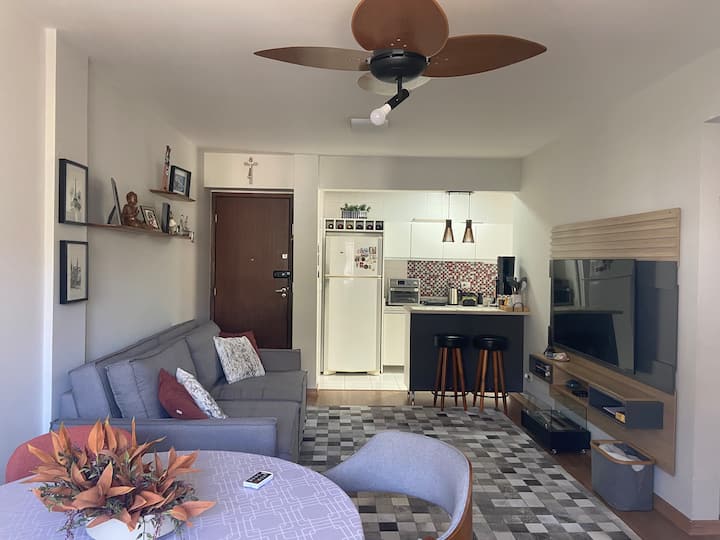 Apê Conforto, 2 Quartos, 1 Suíte, Wi-fi E Garagem. - Curitiba