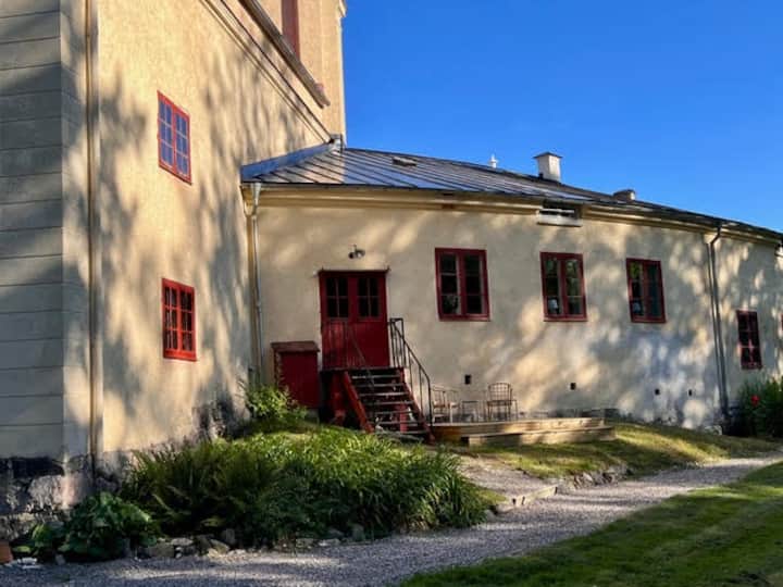 Bo I Slottsmiljö Med Vacker Natur - Nyköping