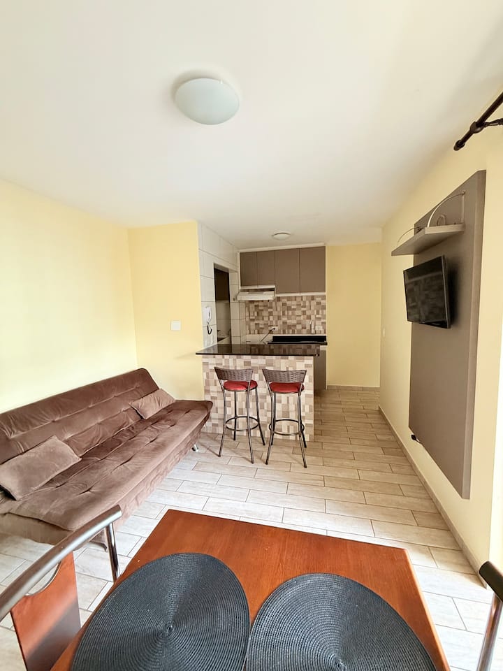 Central, 2q, Wifi, Lavanderia, 1 Vaga Gratuita - Curitiba