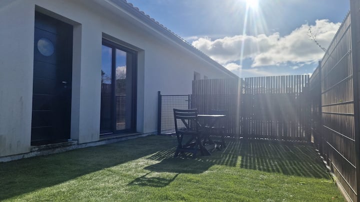 Biganos, Au Coeur Du Quartier Paisible Du Port ! - Mios