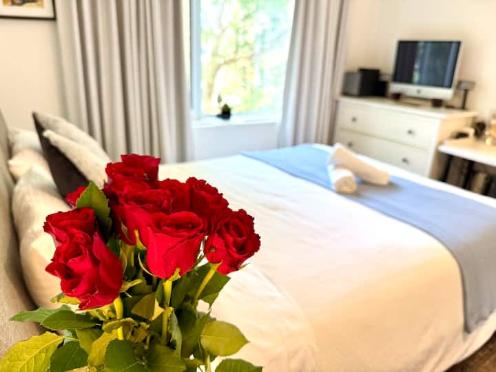 Perfect Spot! 2 Bedroom Apartment - Mosman