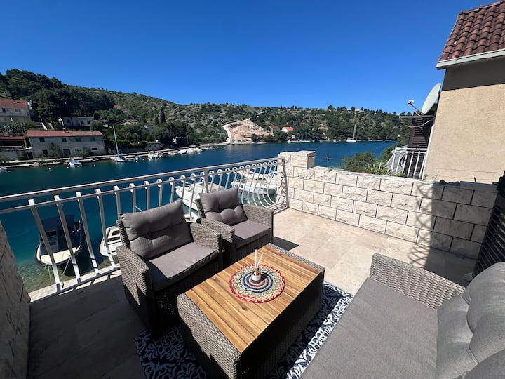 2- Floor Vacation Home Bobovisce , Brac - Milna