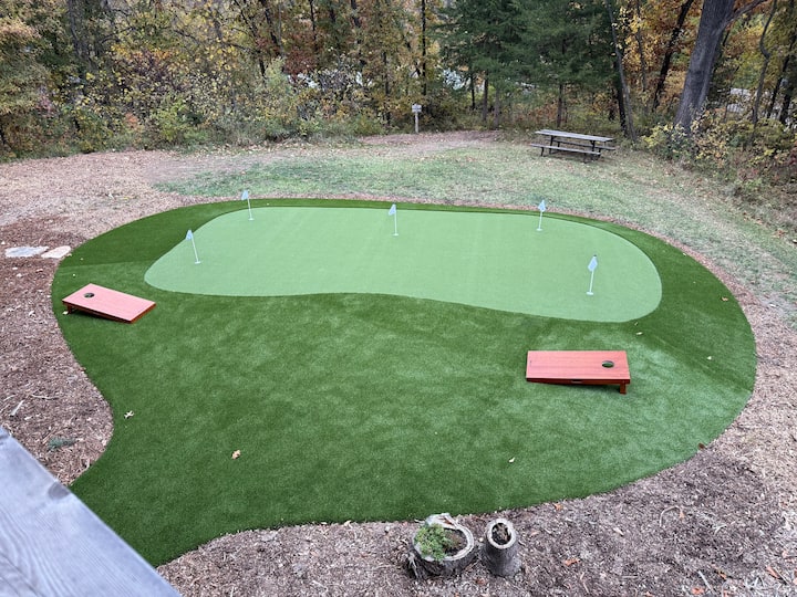 Woodland Getaway W/ Putting Green & Walking Trail - The Kansas City Renaissance Festival