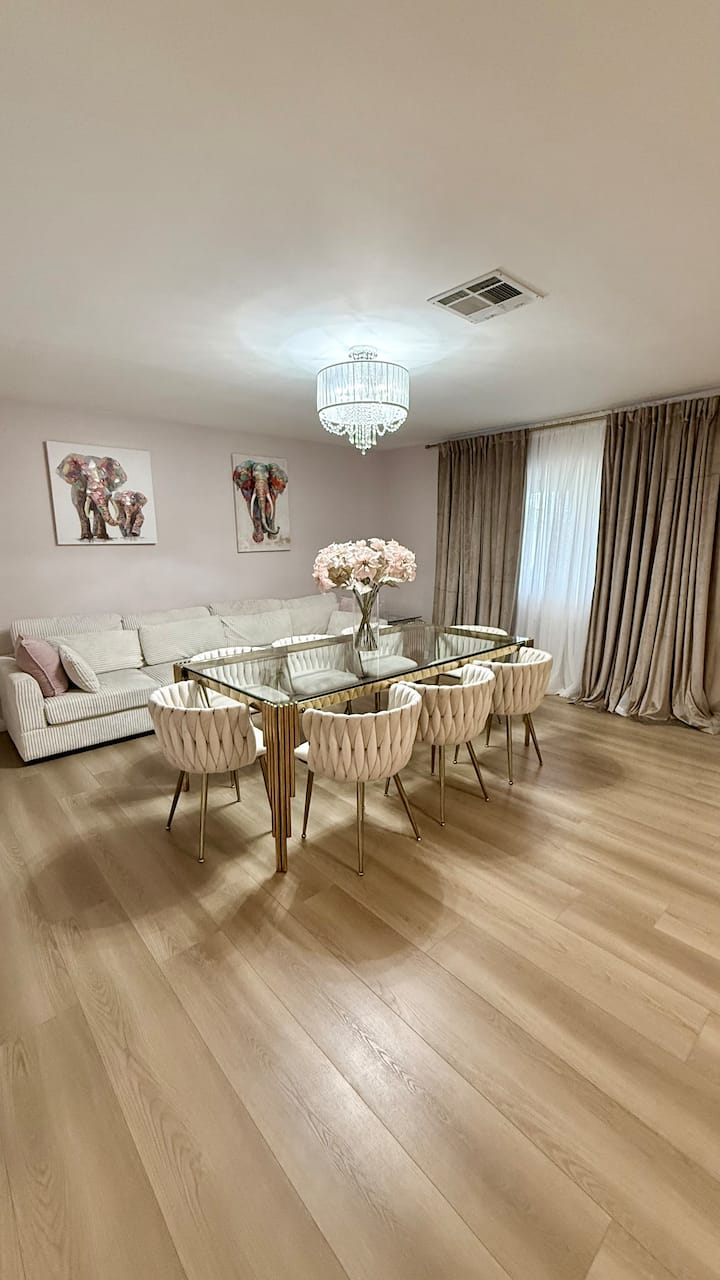 Luxury 4br Retreat For Families & Groups - Lancaster, CA