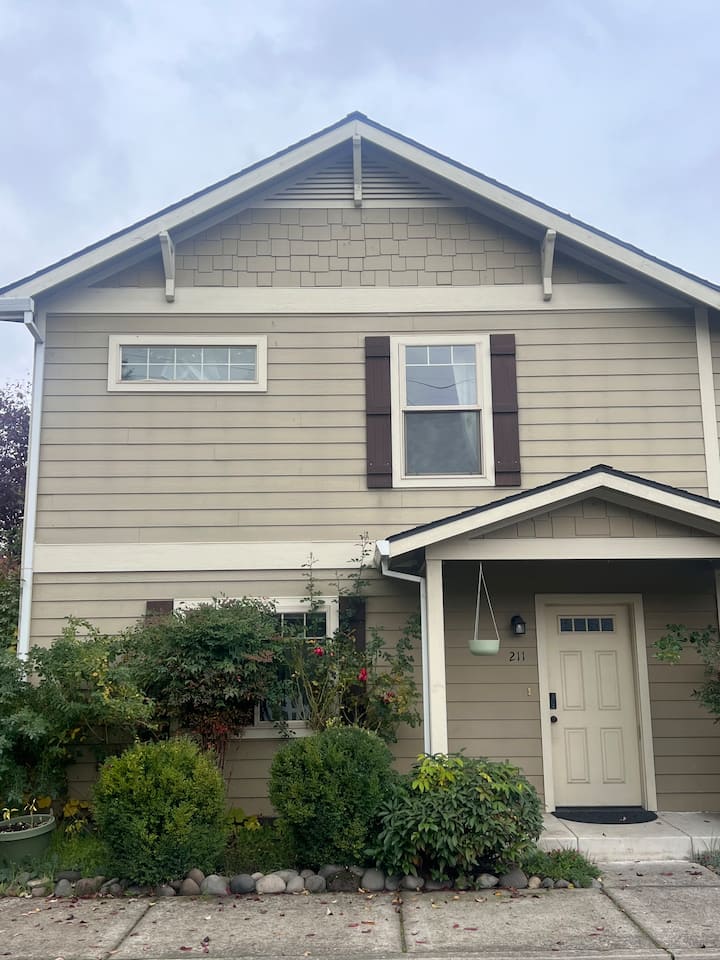 3 Bedroom Home Rogue River - Rogue River, OR