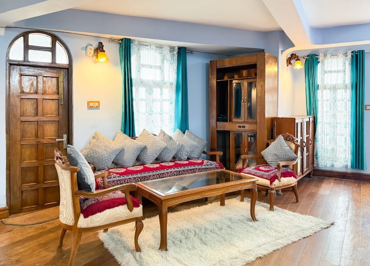 Neo’s Bnb (4)- Central Stay With 360° Terrace View - Darjeeling