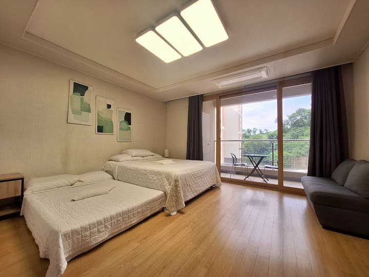 Clark Condo | Pool • Netflix • Wifi • Parking - Mabalacat