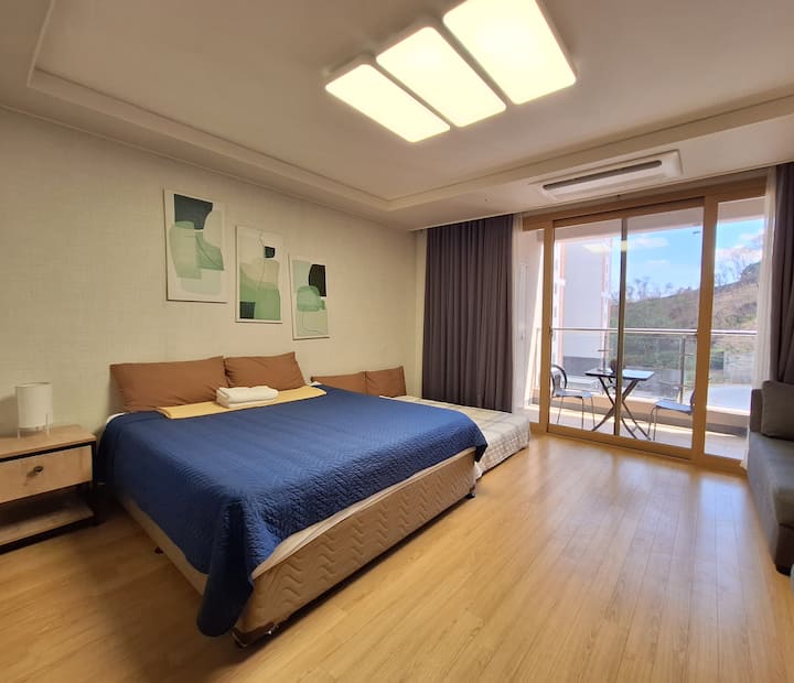 Clark Condo | Pool • Netflix • Wifi • Parking - Angeles