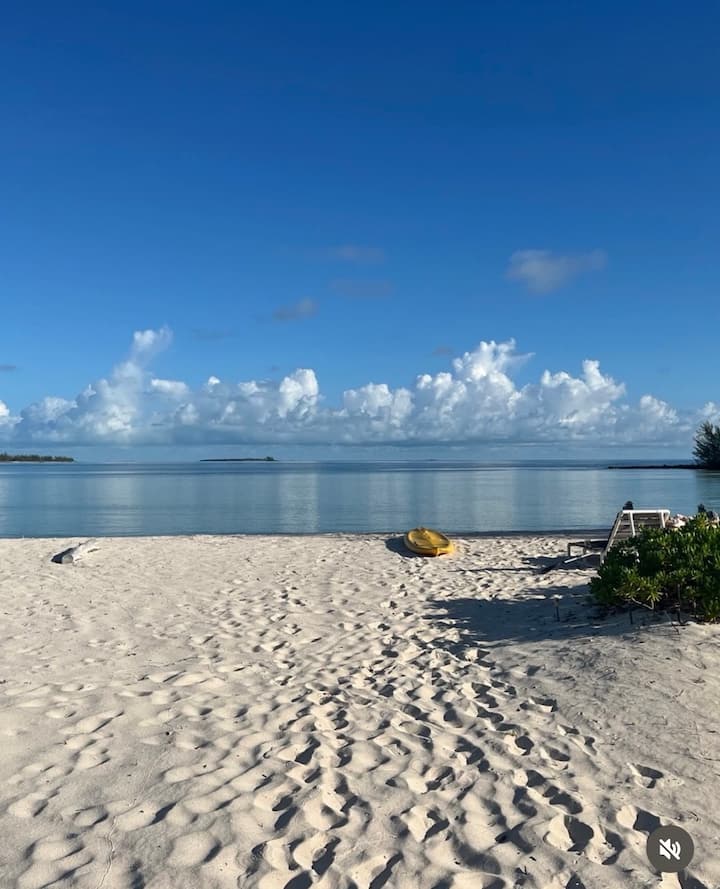 Pleasant Dreams Beach House - Bahamas
