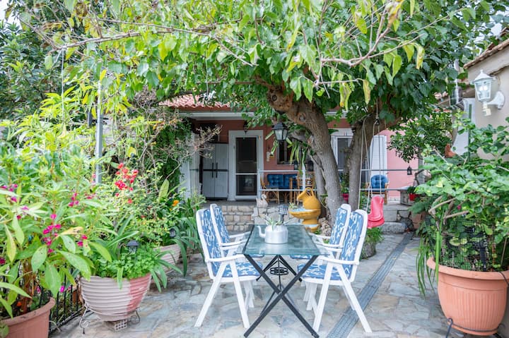 Toulas House, Traditional House With Lovely Garden - Asos