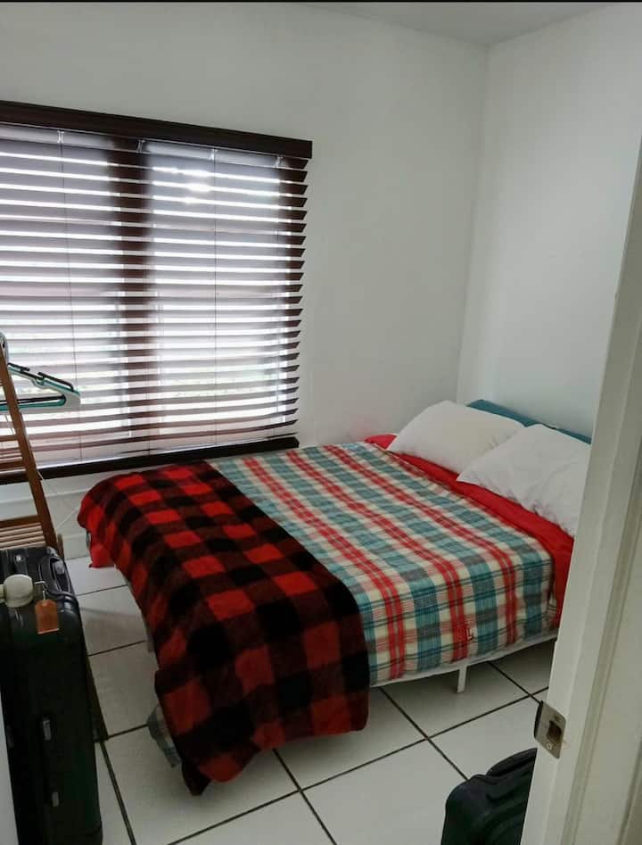 Clean Private Room Few Steps Health District - Miami, FL