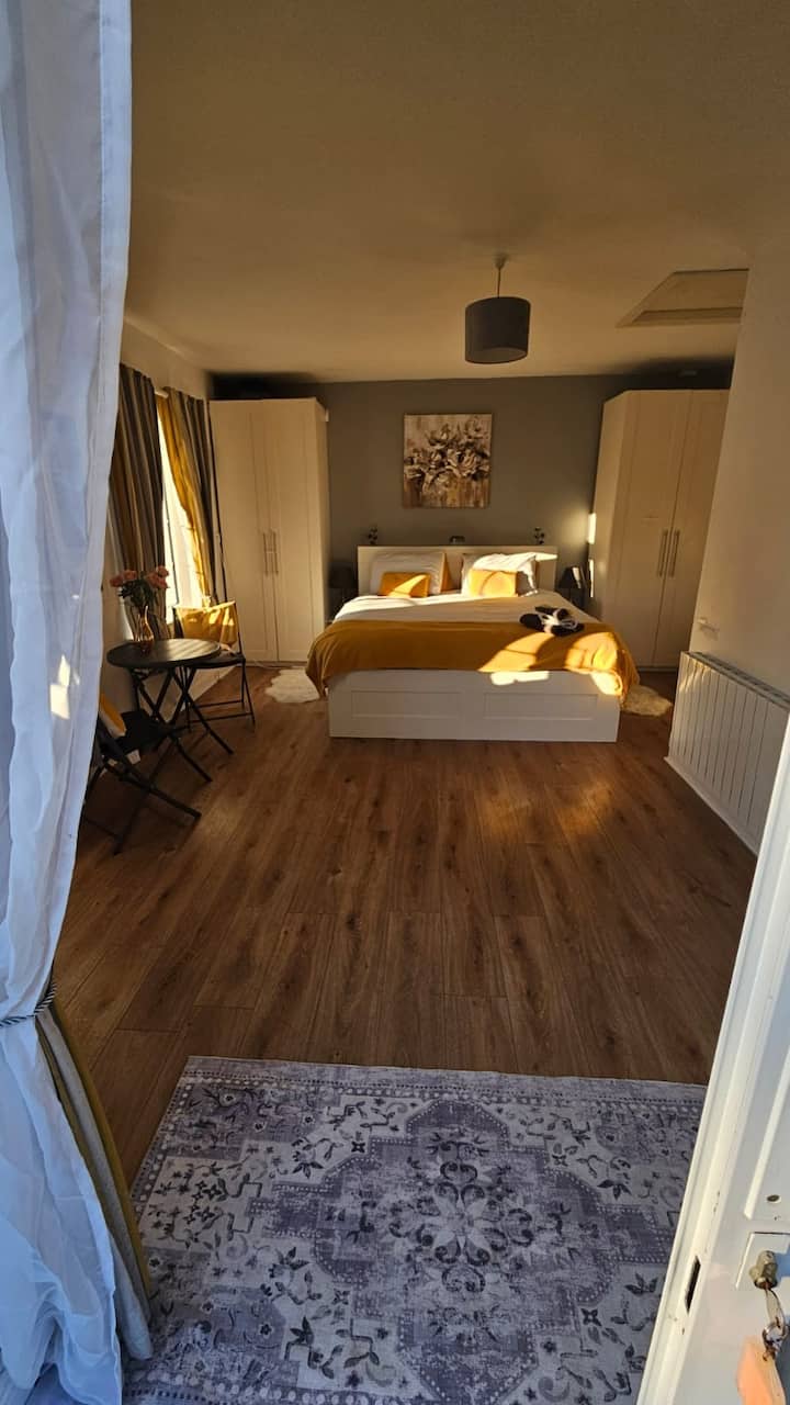 Super King Bedroom, With Ensuite, Self Checkin - Clare County