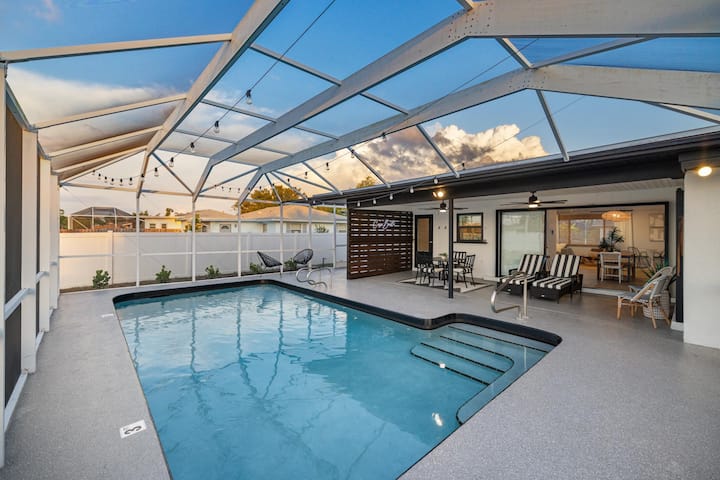 Stylish Coastal Retreat With Heated Saltwater Pool - Port Charlotte