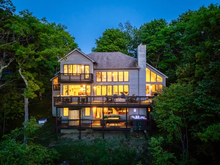 Luxe 6br-theater, Karaoke, Games, Views, Sleeps 22 - Wintergreen Resort, VA