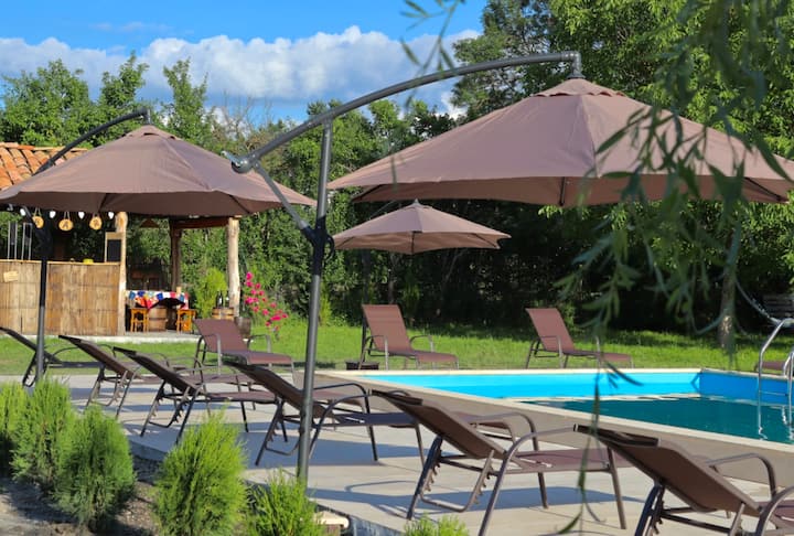 Villa With Indoor Fireplace & Pool
Near Tbilisi - Geórgia