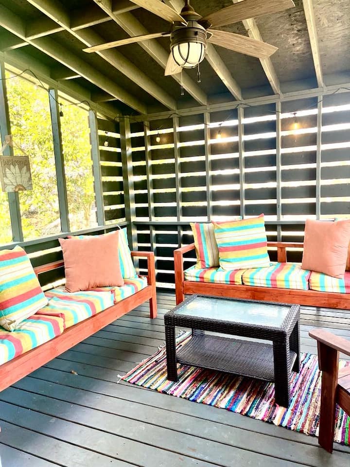 Uptown Charlotte Retreat • Porch • Sleeps 8 - Charlotte