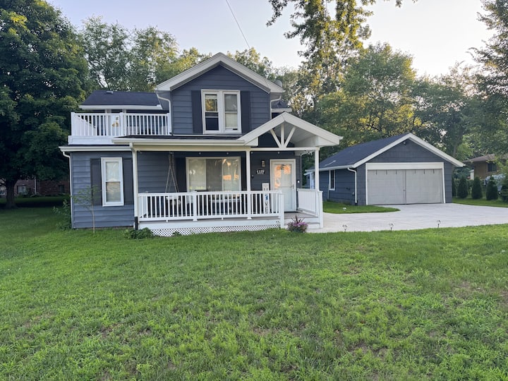 Newly Remodeled,comfy Home W/large Fenced Yard - Sarnia