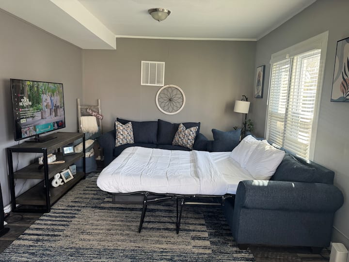 Newly Remodeled,comfy Home W/large Fenced Yard - Sarnia