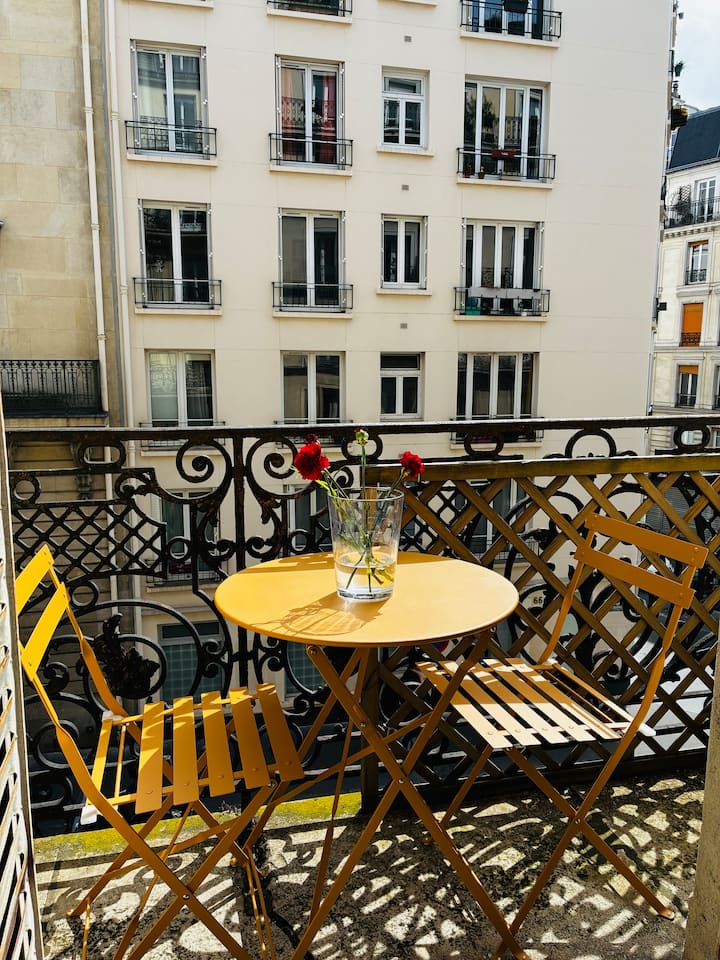 Paris : Agréable Appartement Avec Balcon - Paris