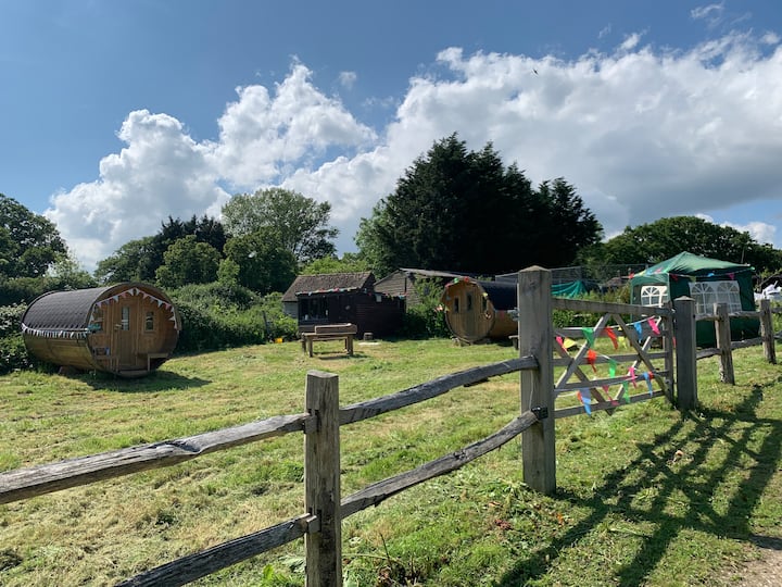 2 Camping Barrels For 4 People In Private  Paddock - Brighton & Hove