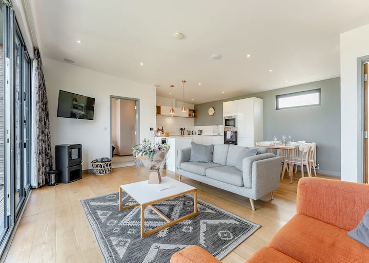 2 Bedroom Accommodation In Lewes - East Sussex