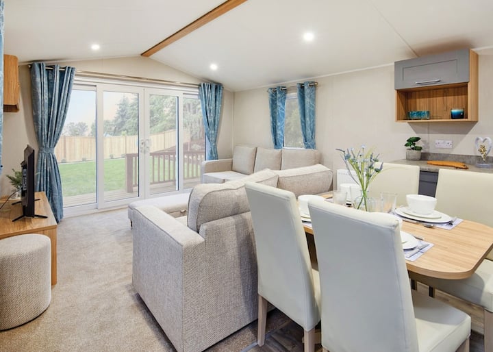 Gold 6 Caravan - Anderby Creek