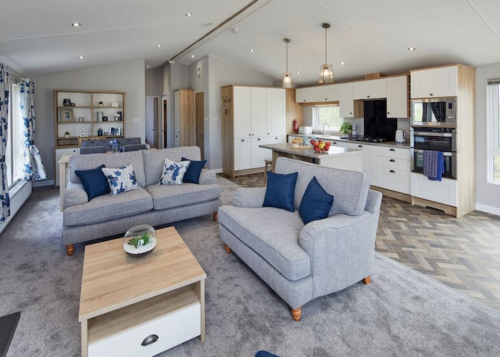 Platinum Lodge 4 Hot Tub - Skegness