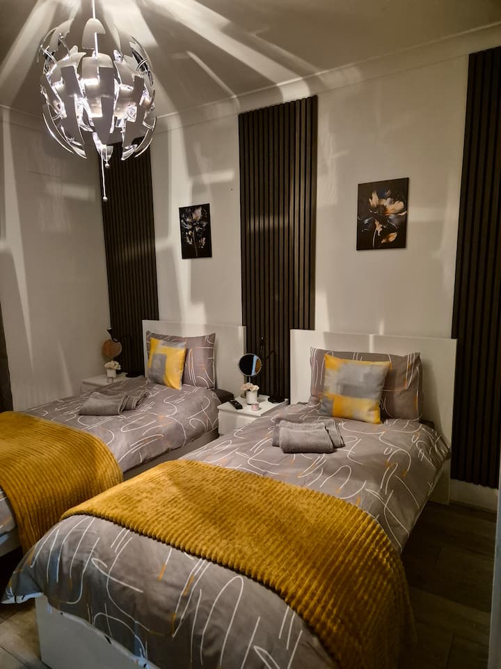 Simple Kensington 10 People Flat - London