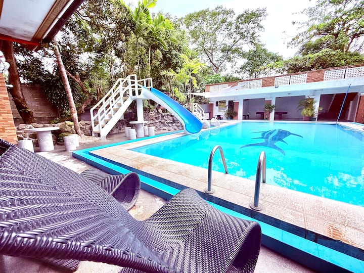 Green Lushy Hotspring Resort - Calamba