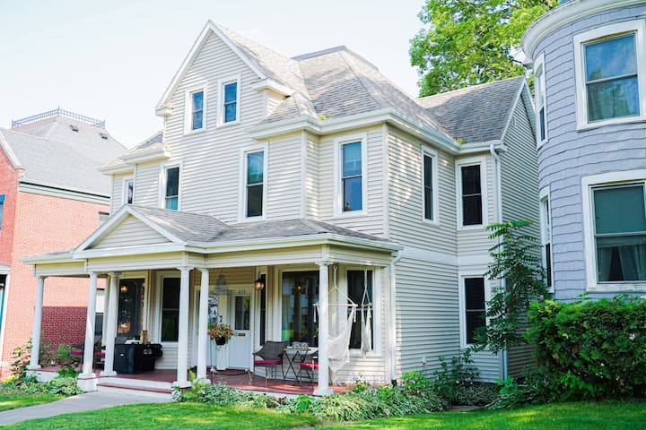 Impressive Three Bedroom On Historic Fenelon Place - Dubuque, IA