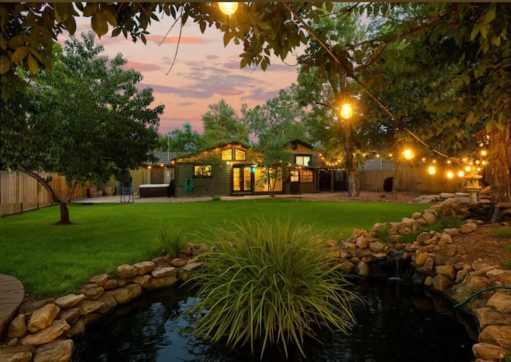 Oasis Backyard Retreat: Hottub, Gameroom & Firepit - Golden, CO