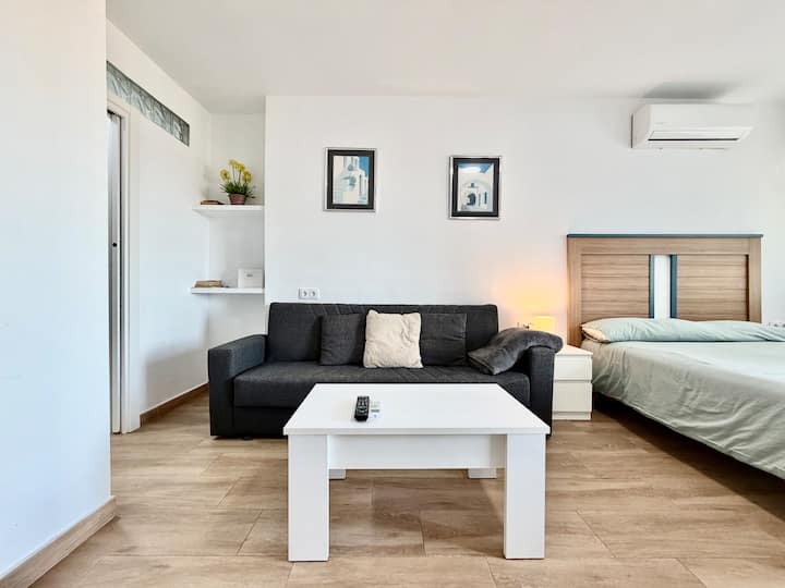 Reformado, Terraza Vistas Al Mar, Wifi, Piscina - Torremolinos