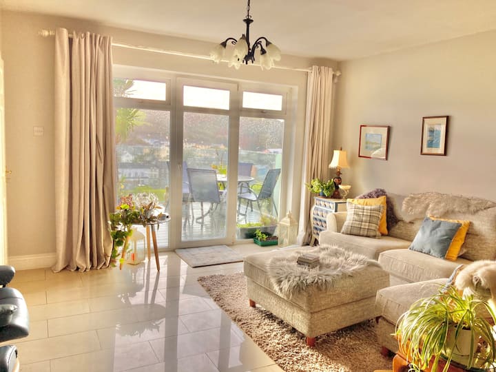 Spacious Twin Bed Room With Tea Making Facilities - Bantry