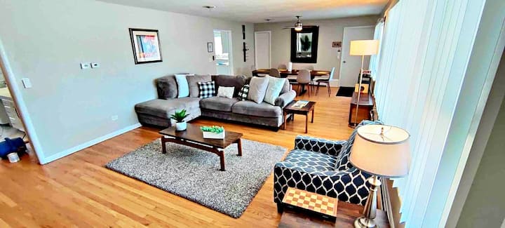 Immense 2 Bedroom 1 Airbed - Apartment - Waukegan, IL