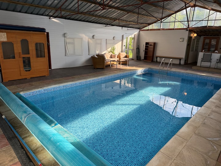 4 Person Cedar Cabin With Private Pool And Sauna - Wisbech