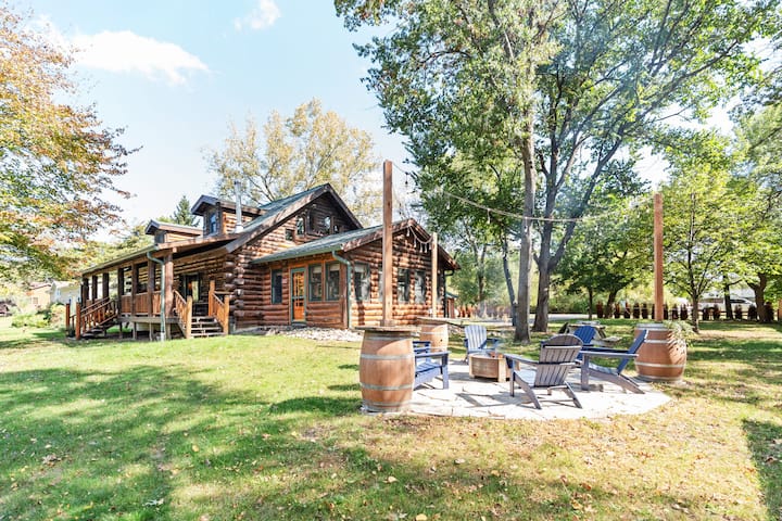 Moose Cabin By The Lake - Marquette, WI