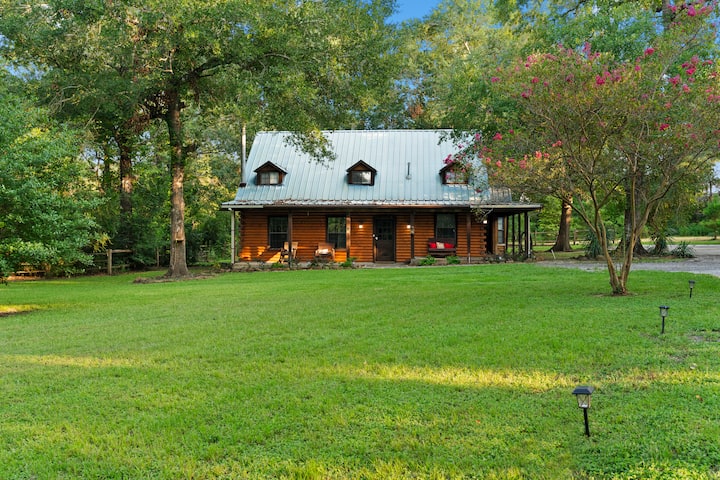 Log Cabin On 4 Acres • Hot Tub • Family Retreat - Lake Conroe