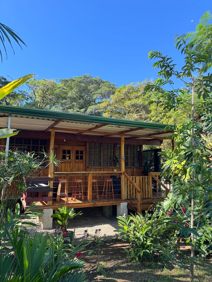 Rustic Cabin Right Next To The Beach!