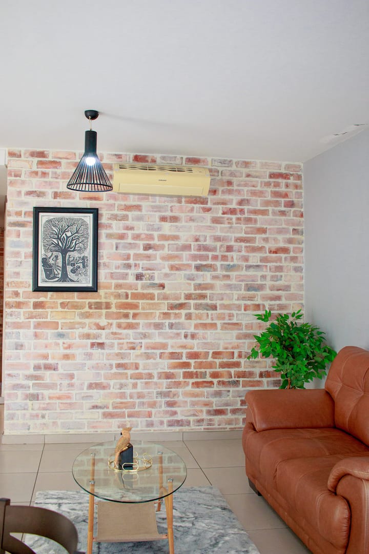 Lovely  Apartment Opposite Grove Mall In Windhoek - Windhoek