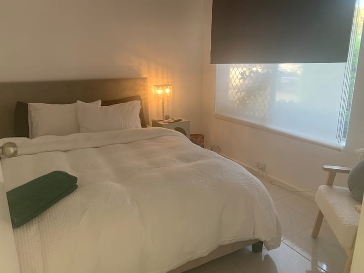 Peaceful House, Room With Queen Bed. - Kingsley